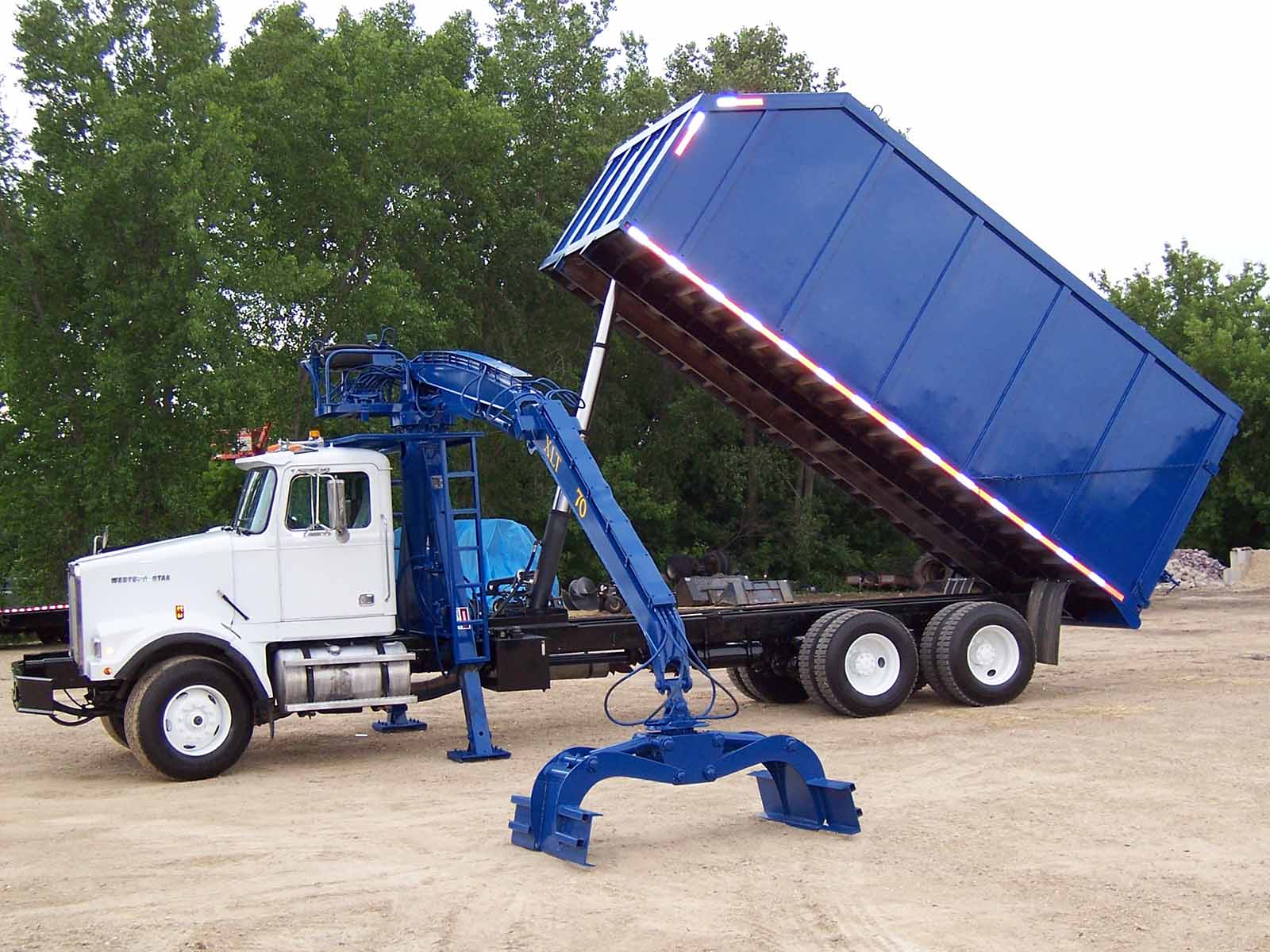 Lemco Hydraulics Loaders | Truck Equipment & Fabrication from Morin Diesel